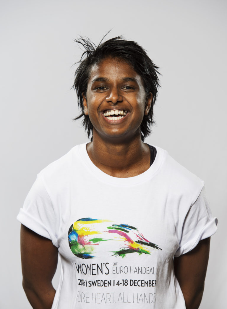 Suède : la handballeuse Loui Sand se dévoile trans et met fin à sa ...